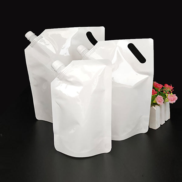 ถุงบรรจุของเหลว มีฝาเกลียว มีหูหิ้ว ตั้งได้ สีขาวทึบ ขนาด 500-3,000 ml.